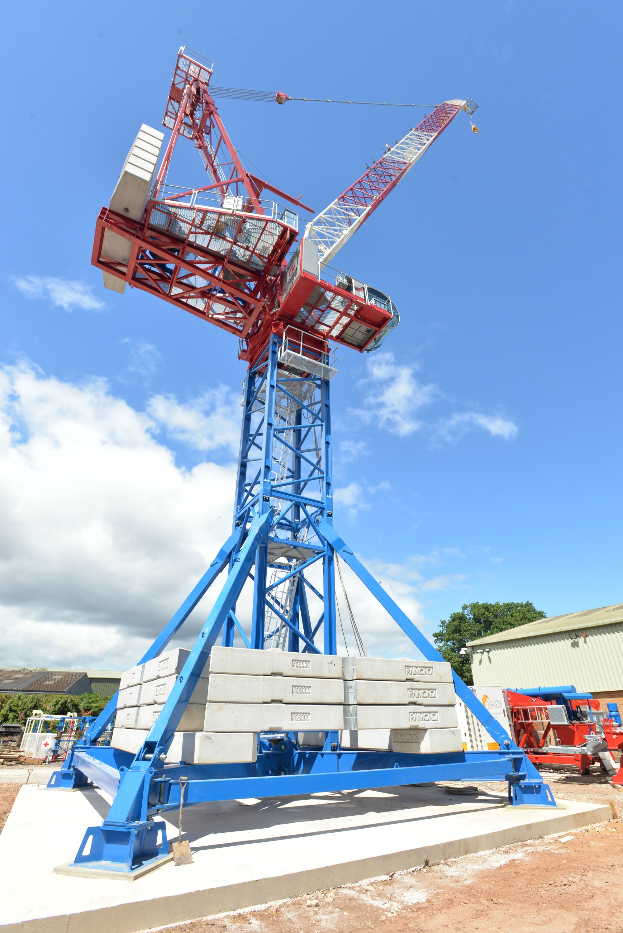 Bennetts puts into action world’s first Raimondi LR330 luffing jib ...