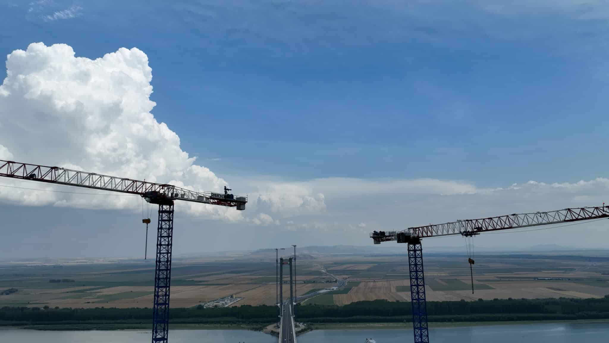 Raimondi MRT294 flat top tower cranes participate in the build of ...