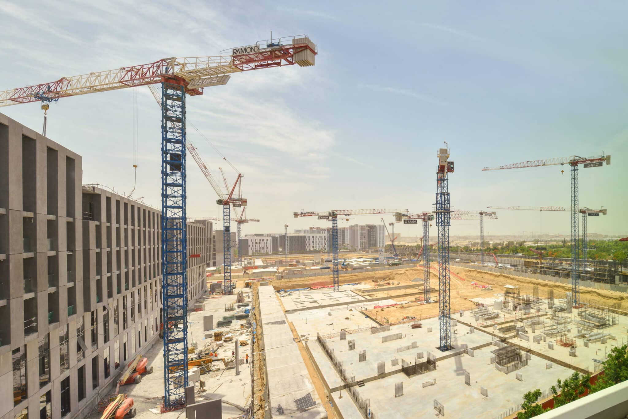 Eight Raimondi flat-top tower cranes deployed in Sharjah, UAE - Raimondi