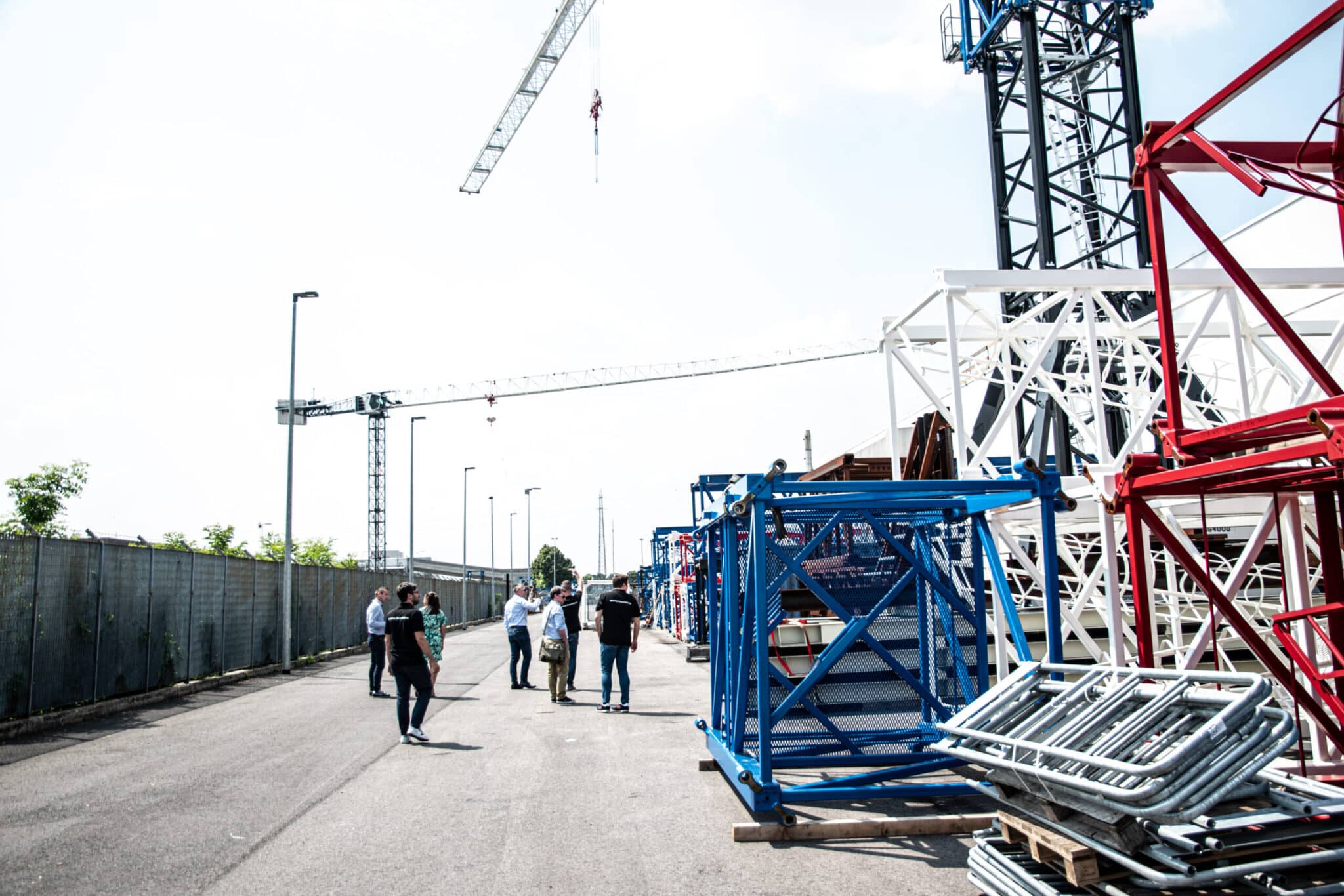 Official Raimondi Cranes agents tour new company headquarters in Arluno ...